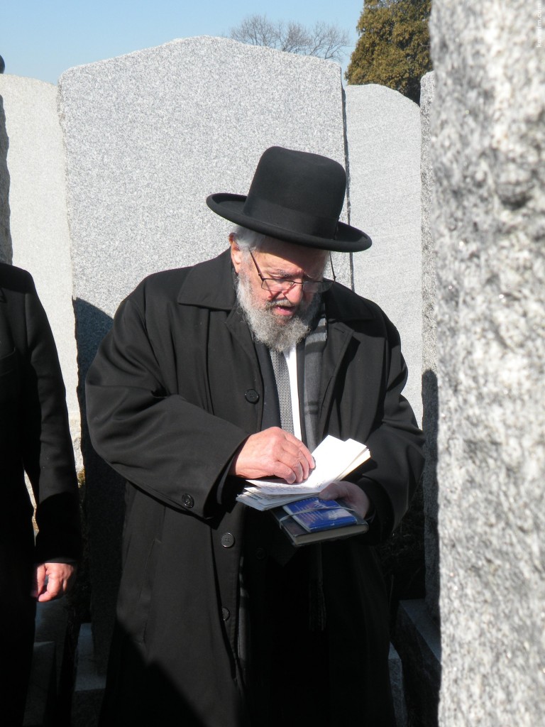 Rabbi Yaakov Kamenetsky | kevarim.com